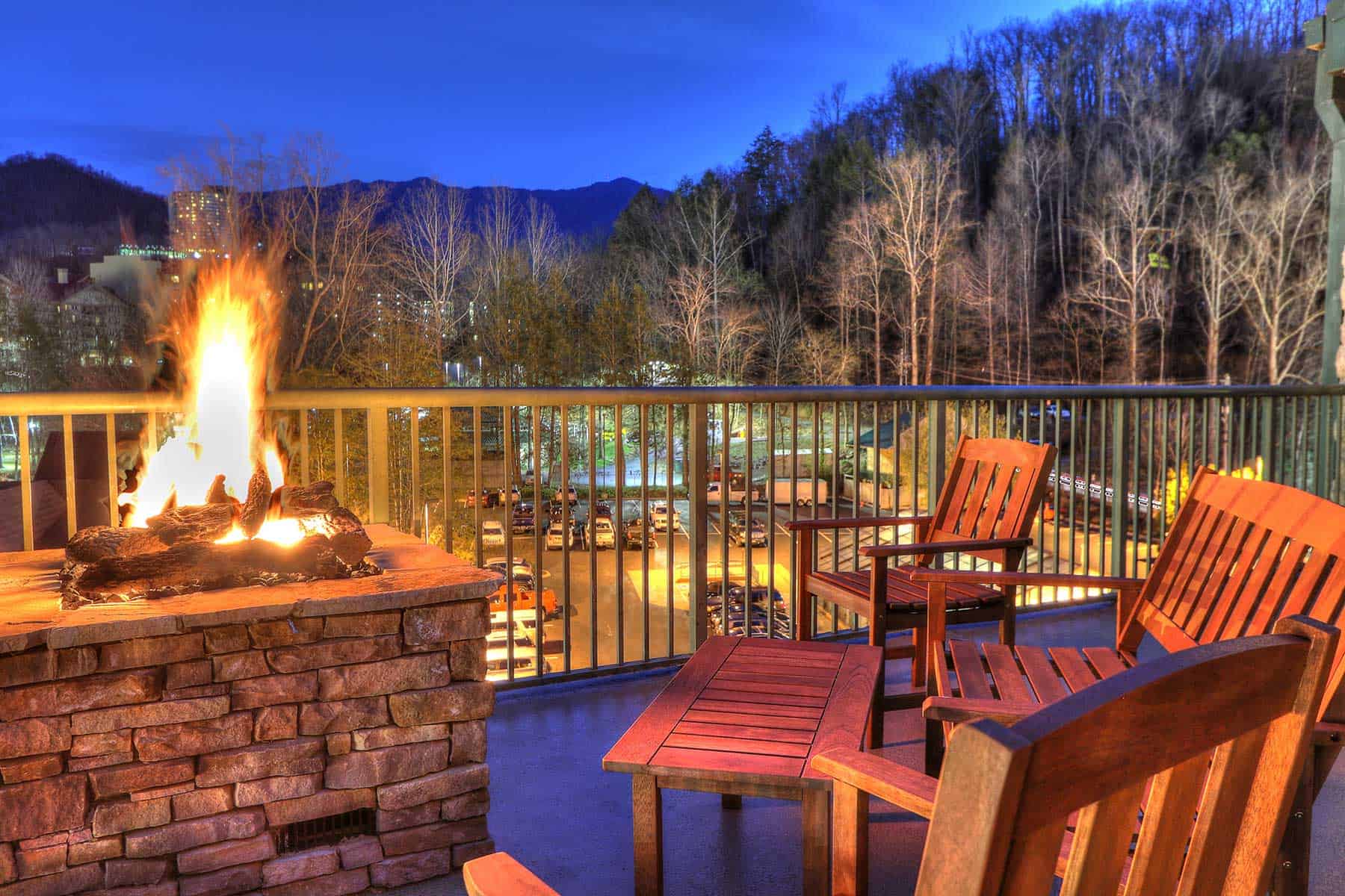 Deluxe King Room in Black Bear Inn & Suites Hotel in Gatlinburg